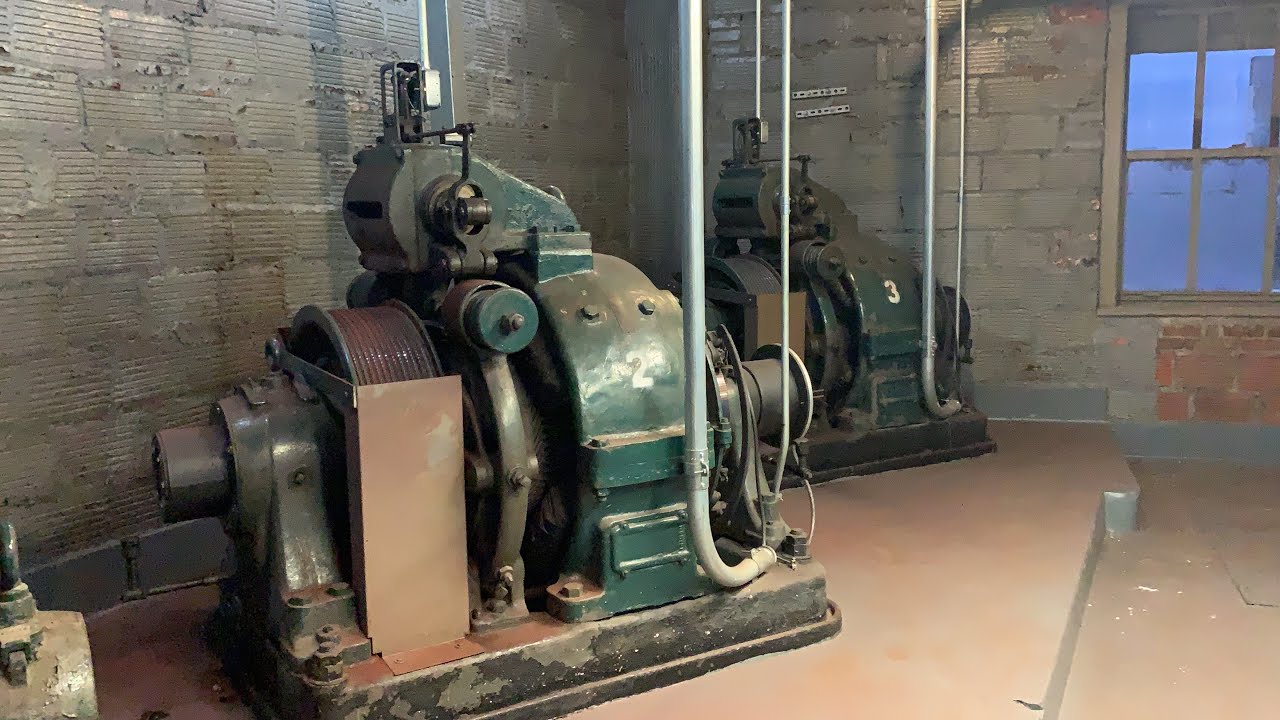 MACHINE ROOM: 1927 Gearless OTIS 72 Machines -- OTIS Elevonic 411-M ...