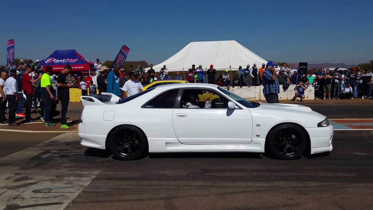 BMW E36 M3 with a 3 rotor vs. Nissan Skyline R33 GTR - YouTube