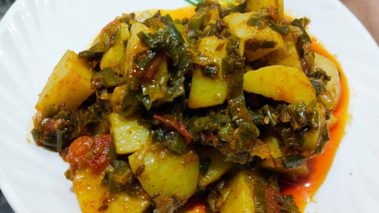 Hari Pyaz Aur Aloo Ki Sabzi | Spring Onion Potato Recipe - YouTube