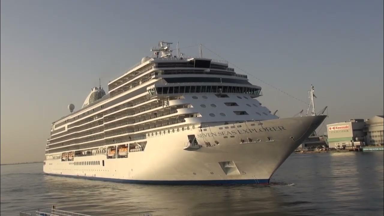 セブンシーズ・エクスプローラー(seven Seas Explorer)が神戸港に初入港 On 2023 3 11 その2 神戸港への着岸寸前