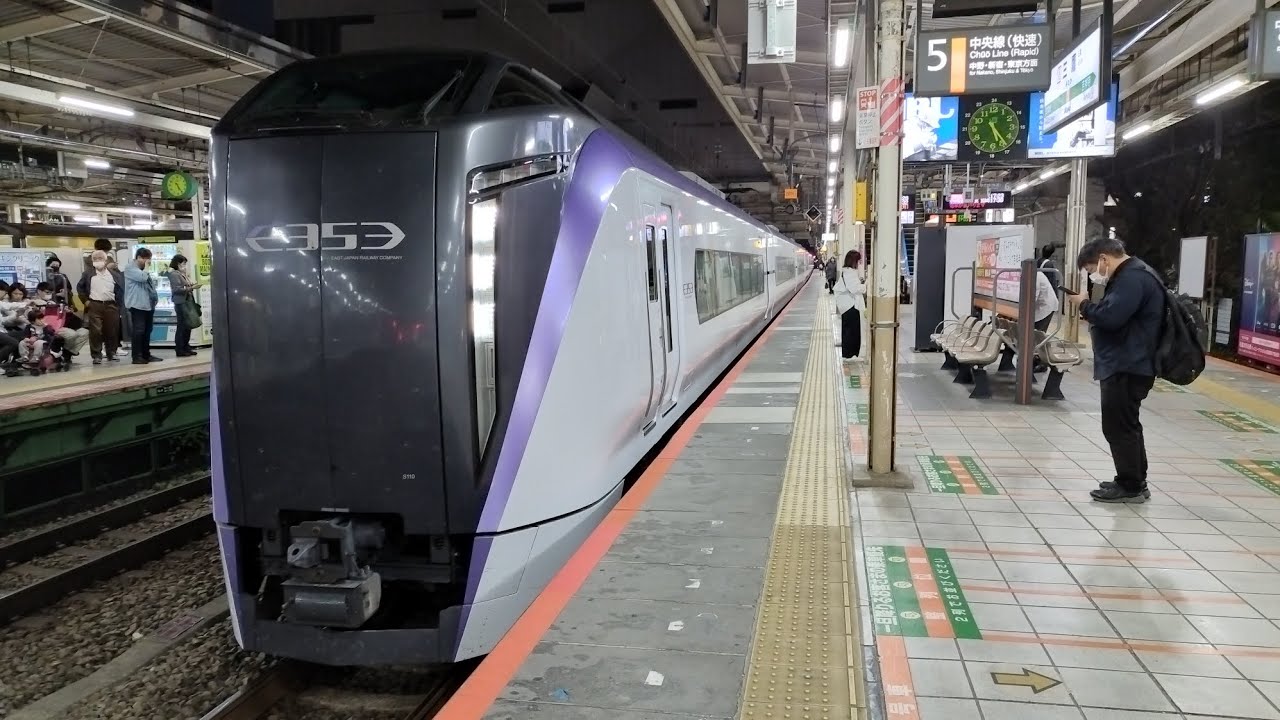 [電笛あり]E353系 S110編成 特急あずさ45号松本行の送り込み回送が電笛を鳴らして三鷹駅5番線を発車するシーン - YouTube