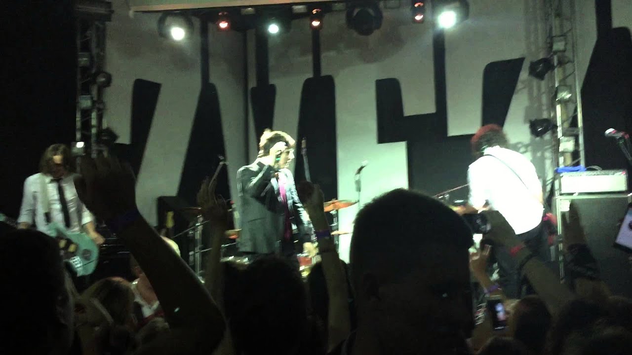 Gerard Way - Intro + Action Cat. Live in Samara, Russia. - YouTube