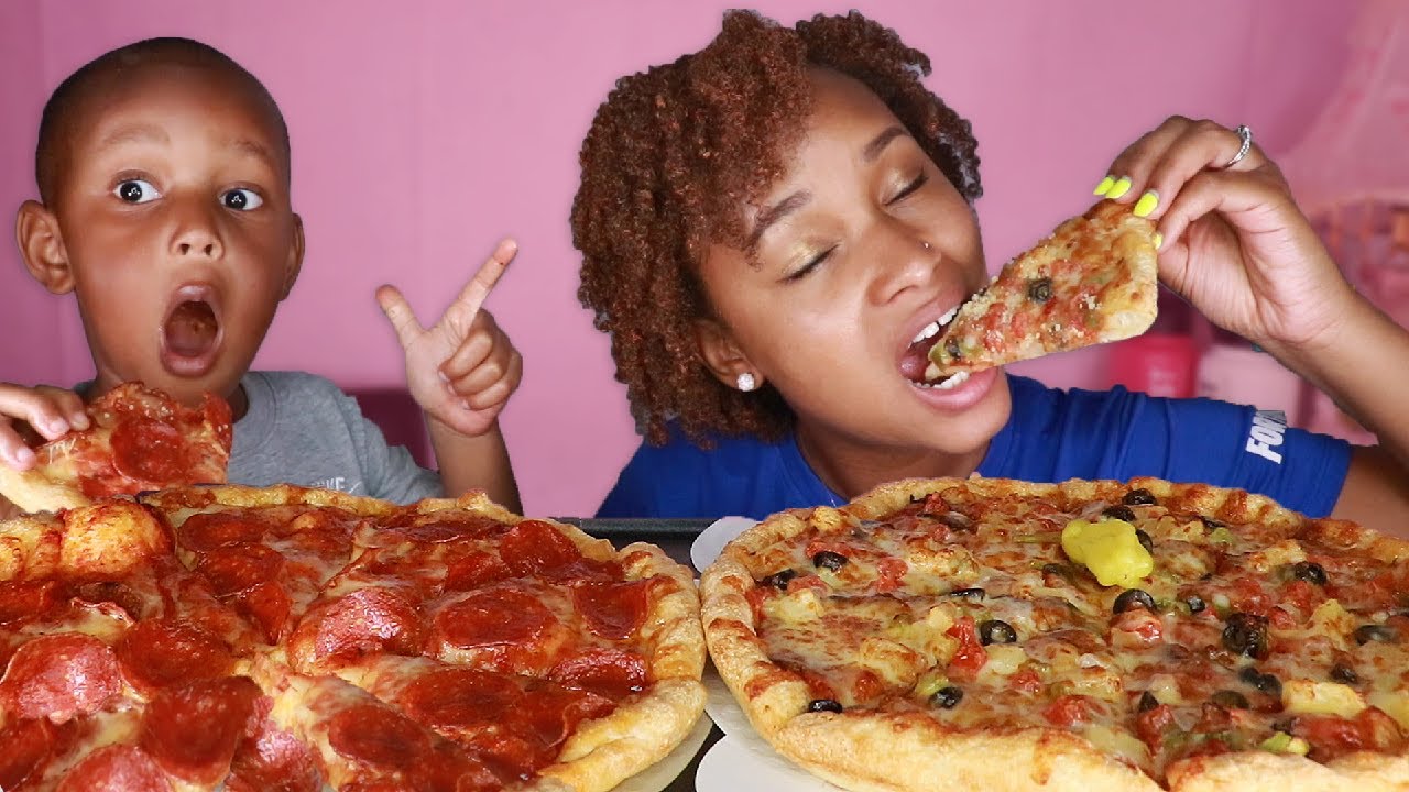 JUJU LOST HIS TOOTH!! (PIZZA MUKBANG PEPPERONI + VEGETARIAN) EATING ...