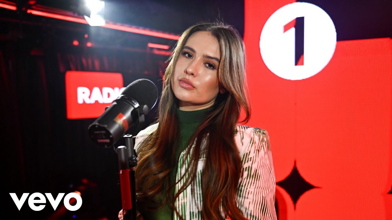 Mimi Webb - Red Flags in the Live Lounge - YouTube