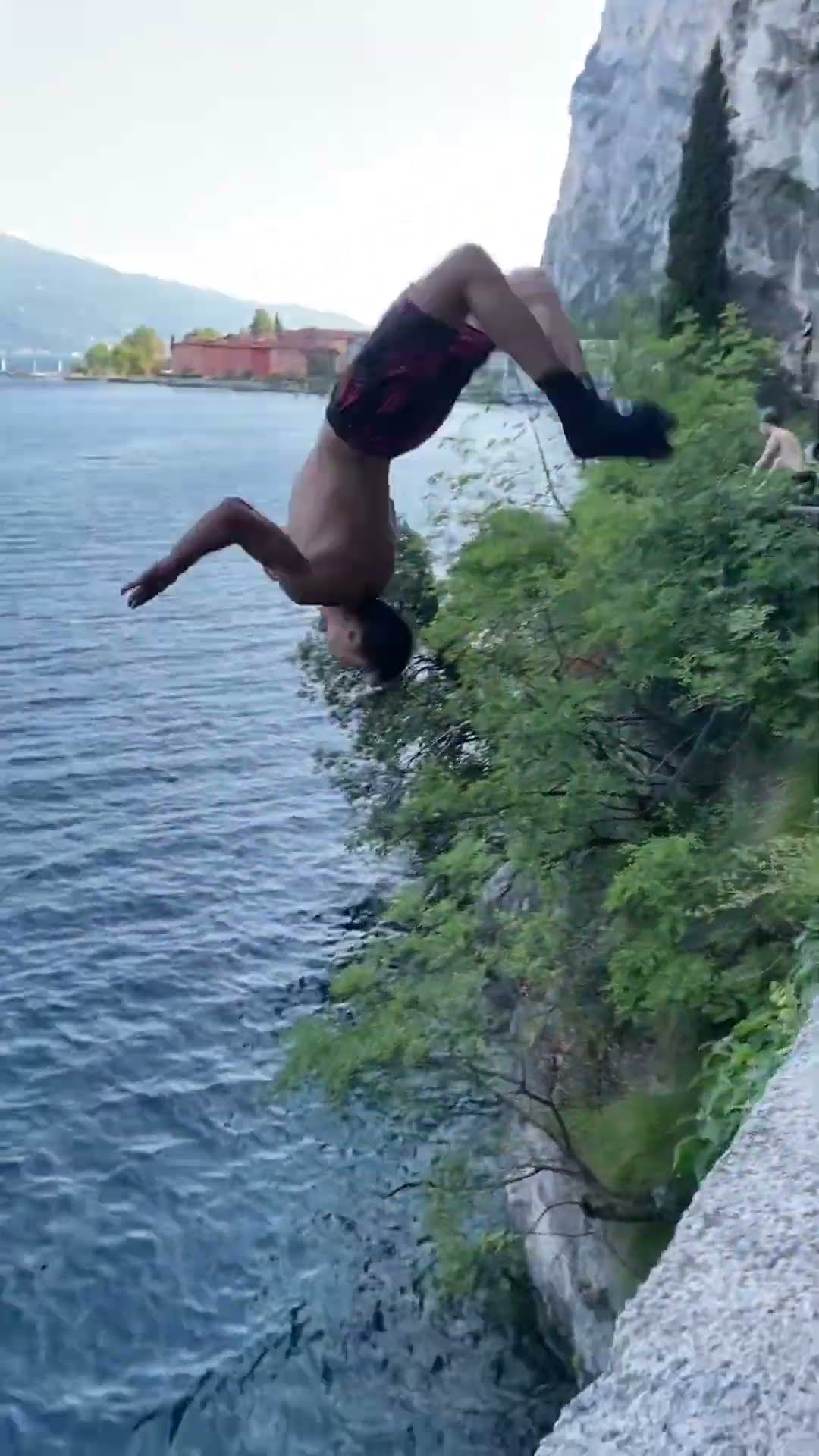 Cliff jumping Garda 9 meters - YouTube