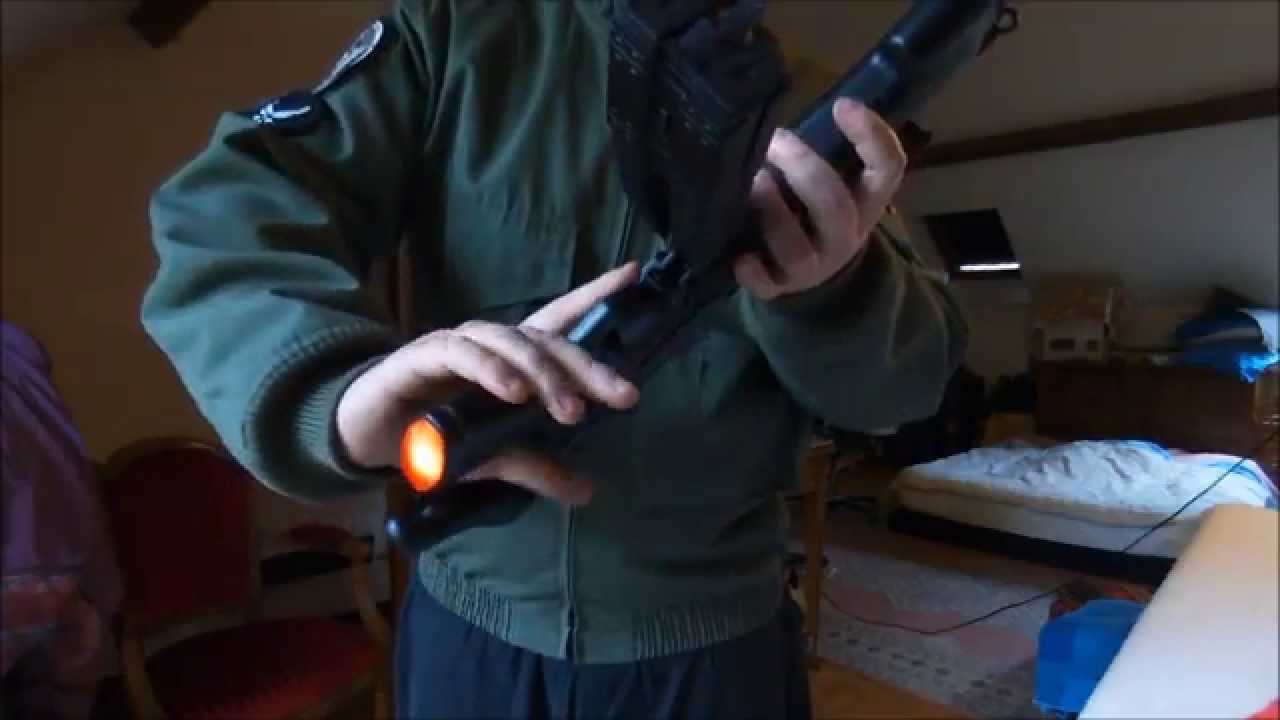 Stargate SG-1 - Screen-used weapon intar prop crystal - YouTube