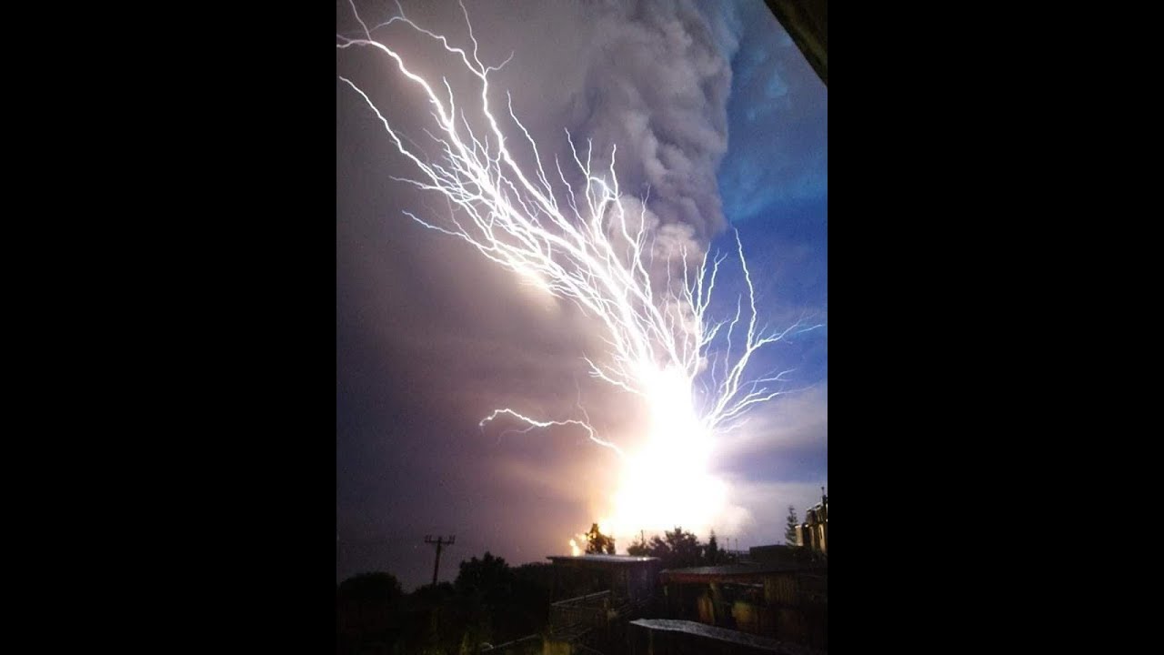 TAAL VOLCANO ERUPTION,THUNDERSTORM&LIGHTNING 2020 - YouTube