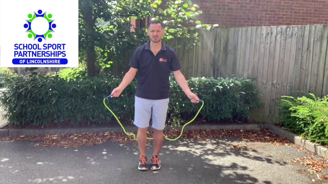 How to 1 - Dan the Skipping Man® How to – Skip - YouTube