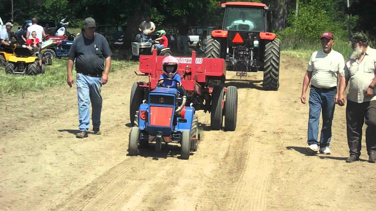 Buckeye Flywheelers garden tractor pull Clarksburg, OH - YouTube
