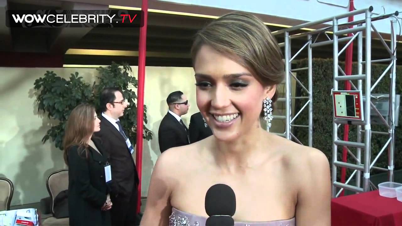 Jessica Alba smoking hot in a Gucci dress at 2012 Golden Globes - YouTube