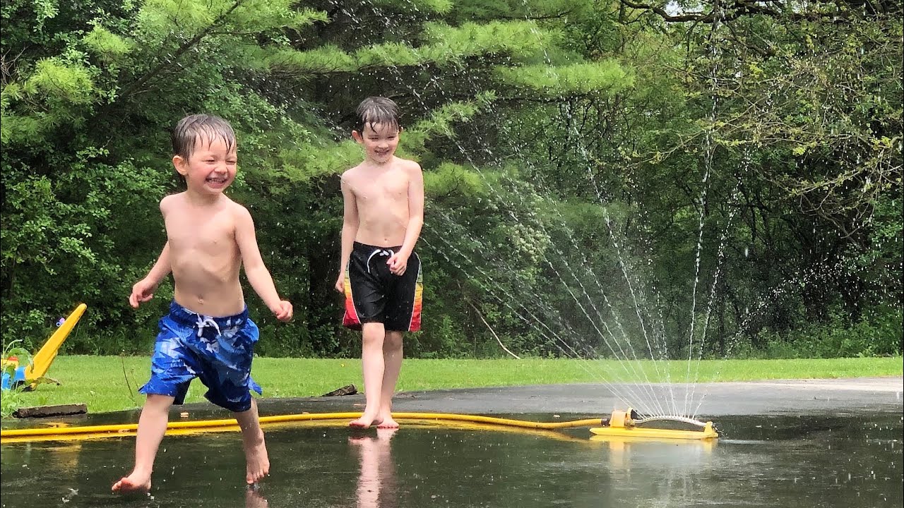 Summer Fun Sprinkler Fun - YouTube