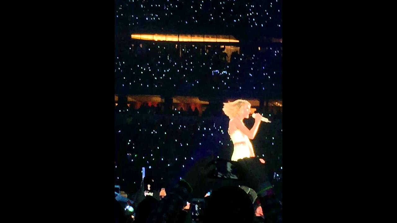 I Know Places Taylor Swift Live - YouTube