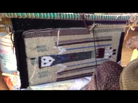 Grandma weaving Navajo Rug - YouTube