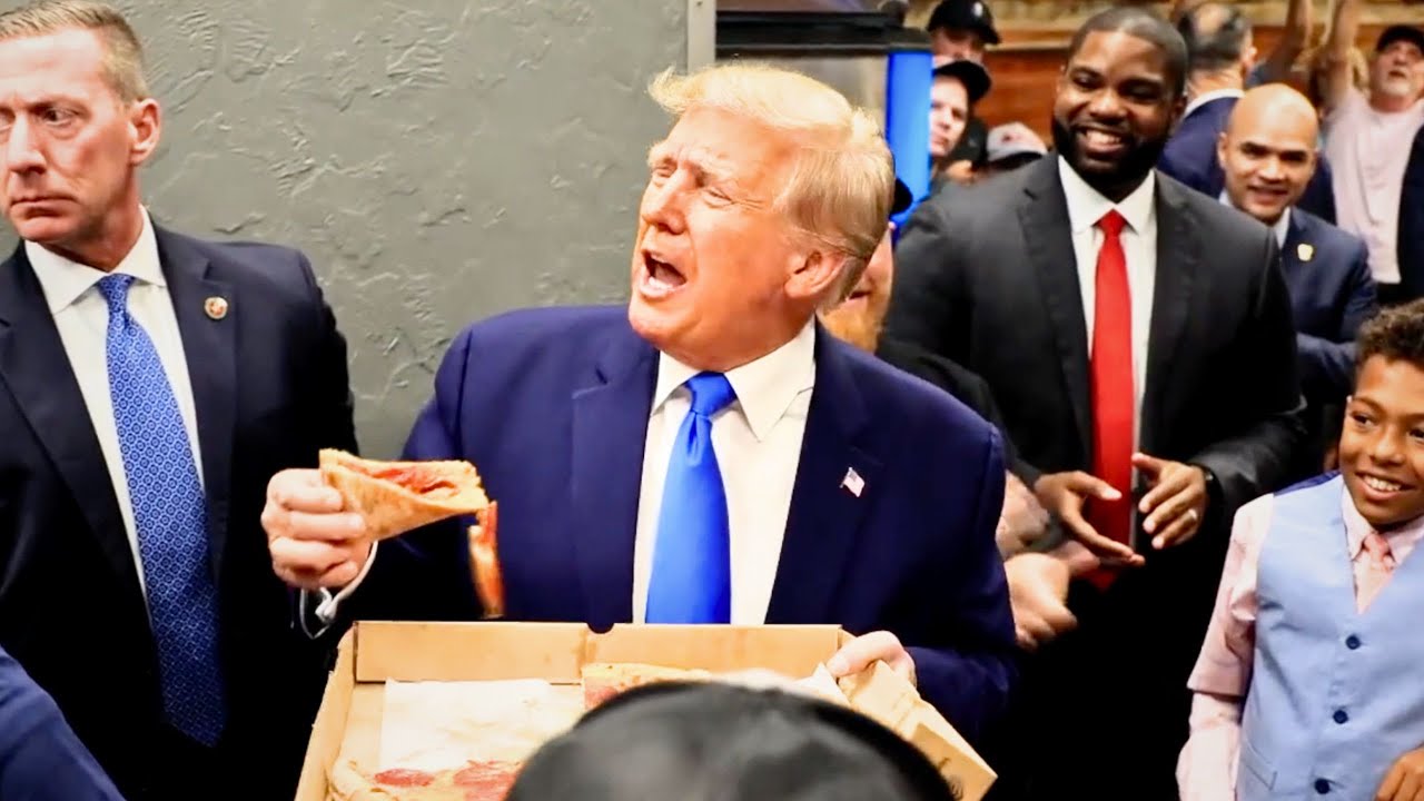 The People's President... Trump Stopped for pizza gets swarmed by ...