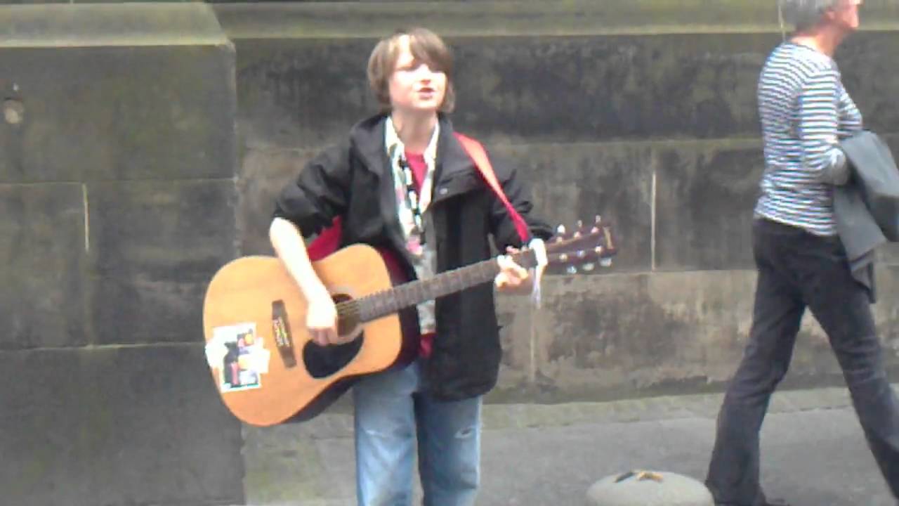 Edinburgh Fringe Street Acts Murdo Mitchell Ring Of Fire - YouTube