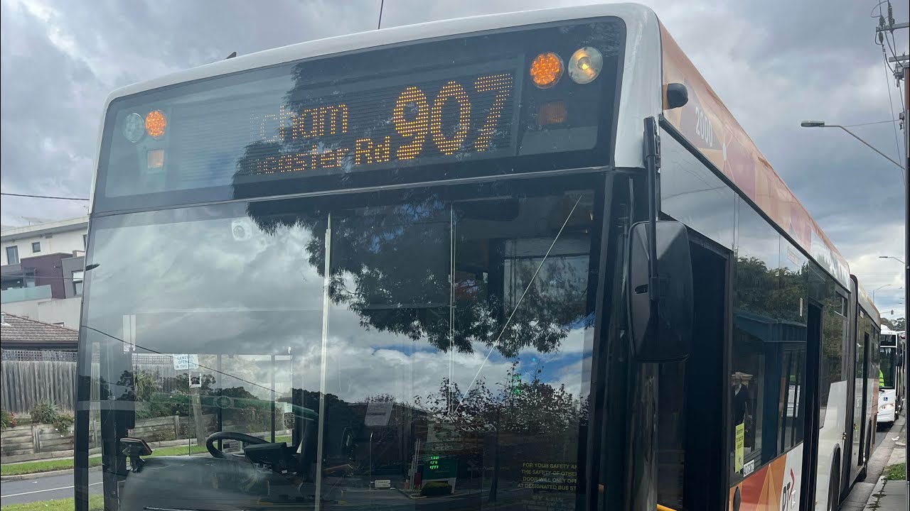 Kinetic Melbourne Doncaster 8033AO 2000 Scania K310UA Custom Coaches ...