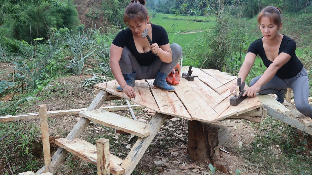 Build wooden huts, Sawn large timber to build floor, BUILD LOG CABIN ...