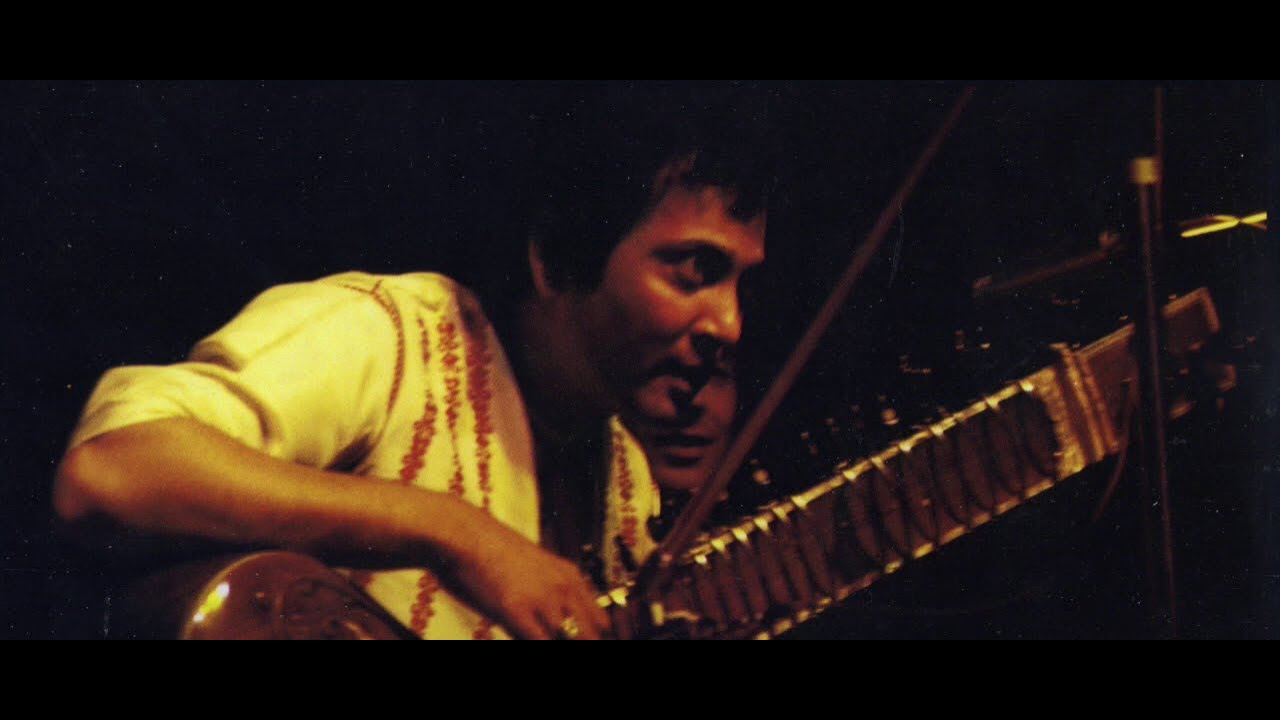 Ustad Rais Khan (sitar) - Raga Malkauns (live in concert) - YouTube