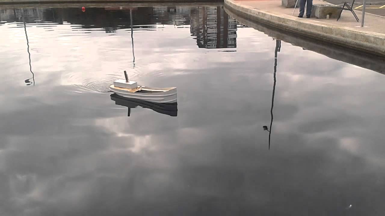 Puffer first engine test on water... - YouTube