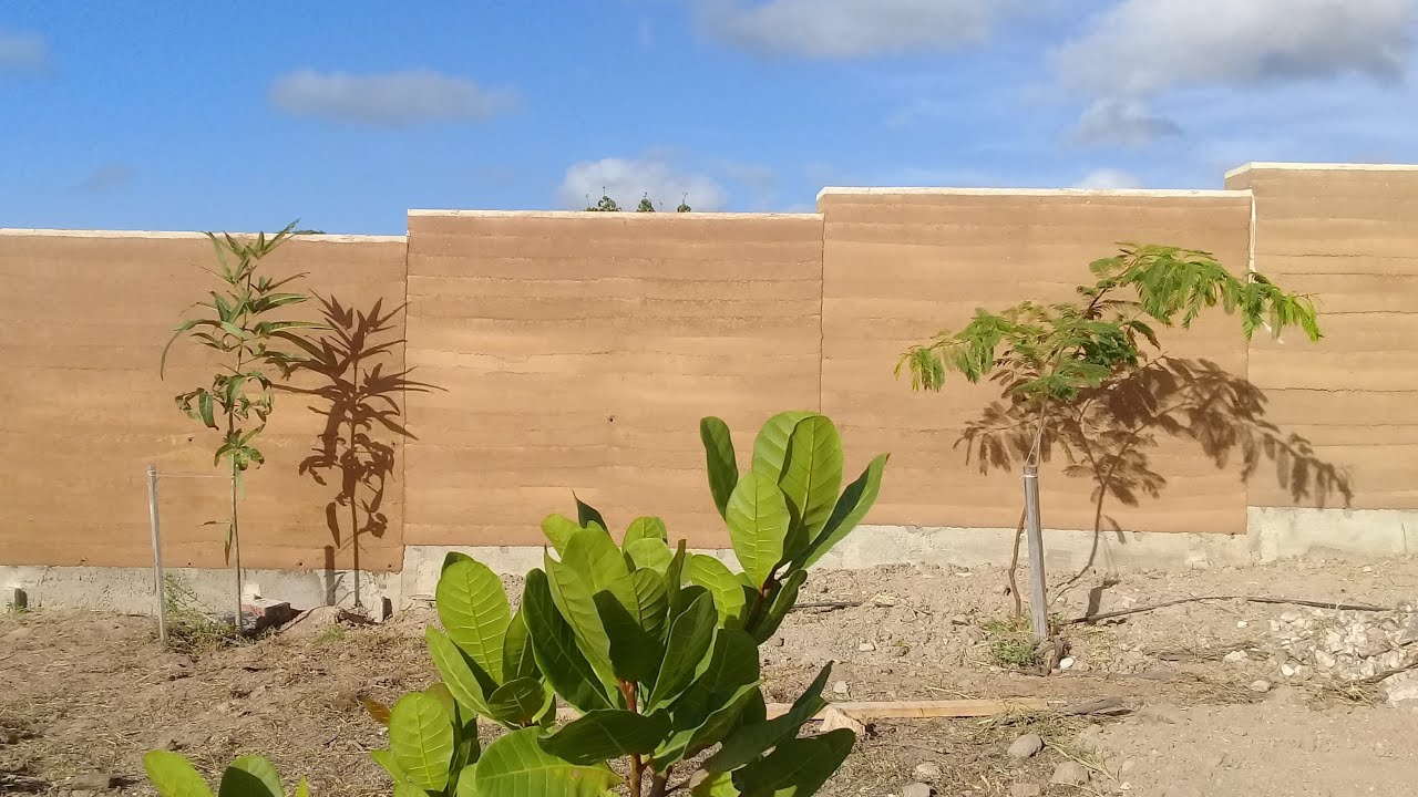 Rammed Earth Fence | Brazil #architecture #construction #diy #fence # ...