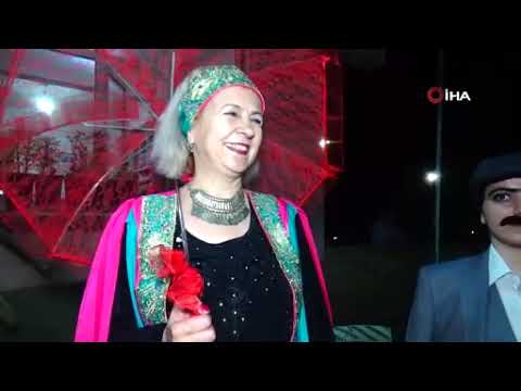 Konya'da şalvarlı kadınlar geceye damga vurdu