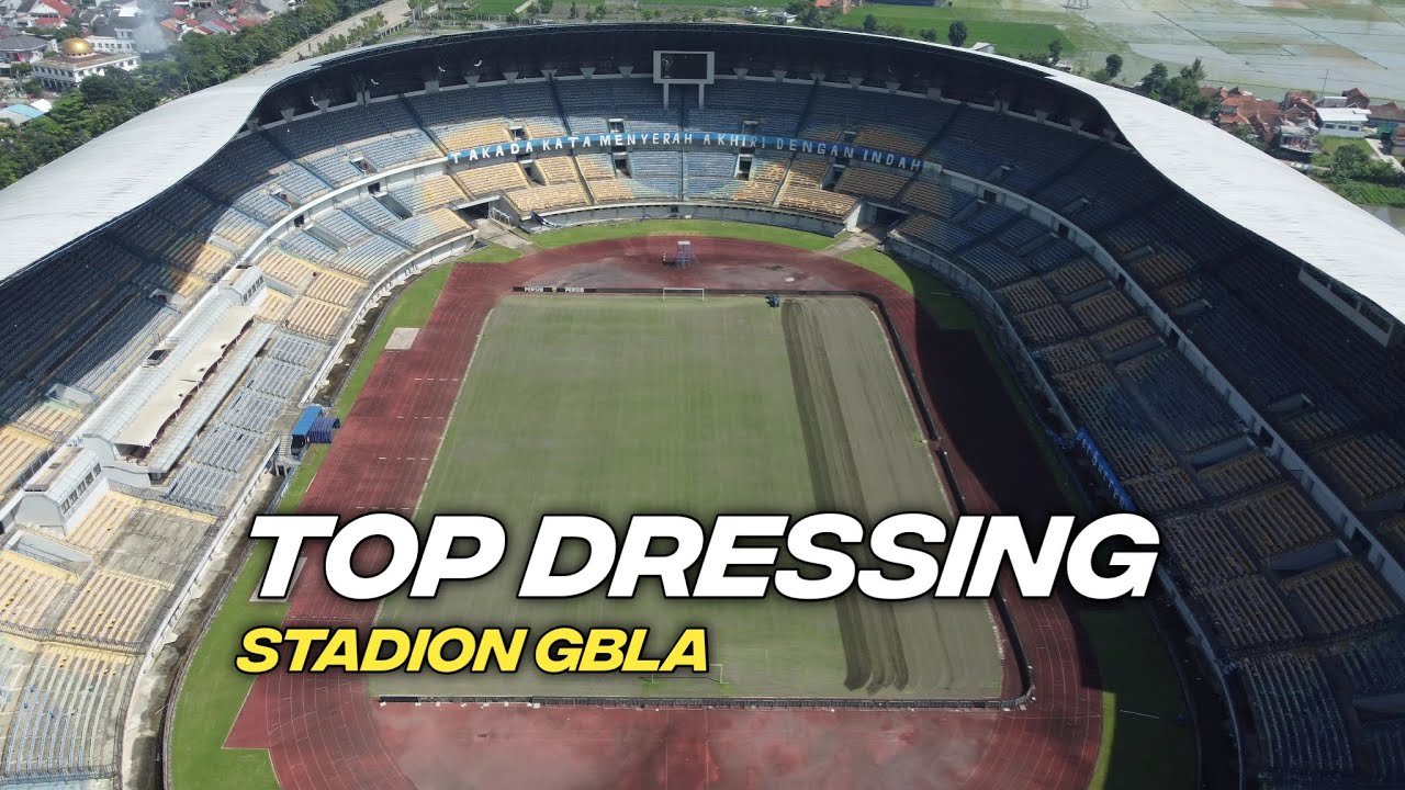 WOW‼️Melihat Proses Top Dress Rumput GBLA Untuk Persiapan Piala Dunia U ...