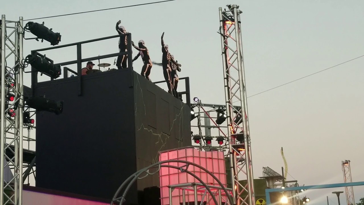 Skeleton crew @ Cedar Point 2018 Halloweekends Part 2 - YouTube