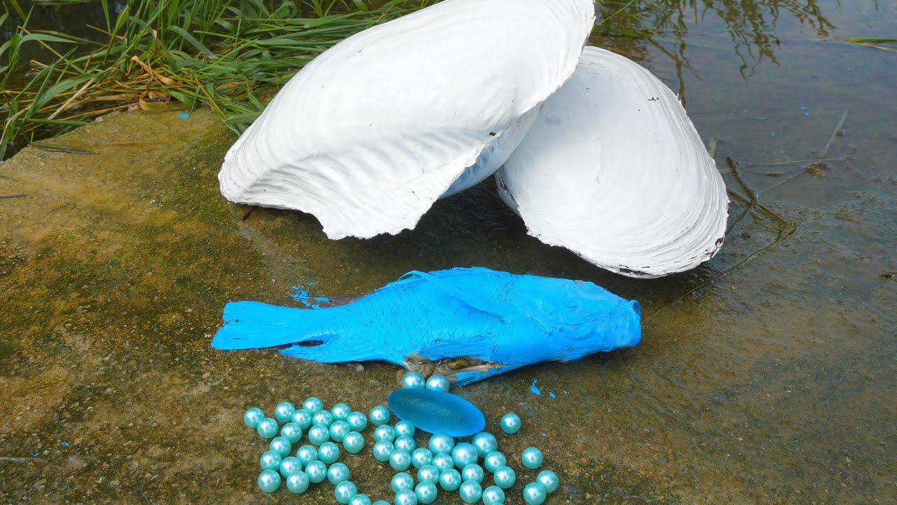 😱Someone told me about a mysterious water area where a girl caught ...