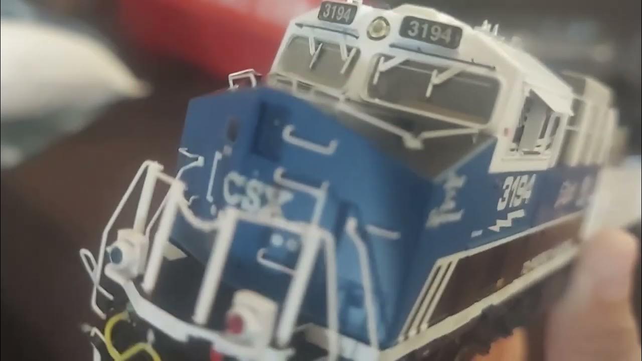 I FINALLY GOT ONE!!!! scale trains HO Scale CSX 3194 with red and blue ditch light ...