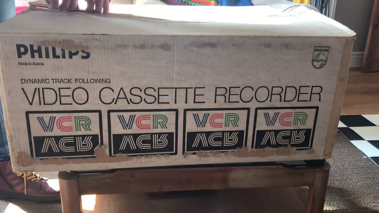 Unboxing Philips Video 2000 part one - YouTube