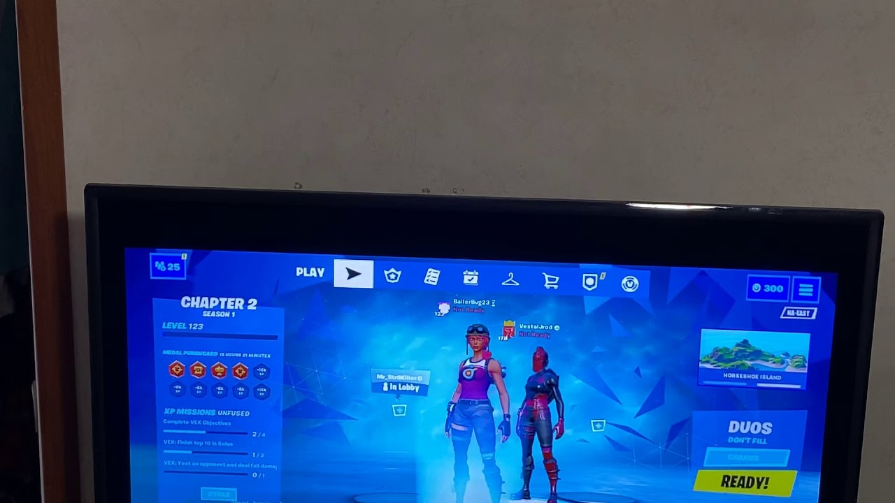 Finding nobody then getting wrecked on fortnight - YouTube
