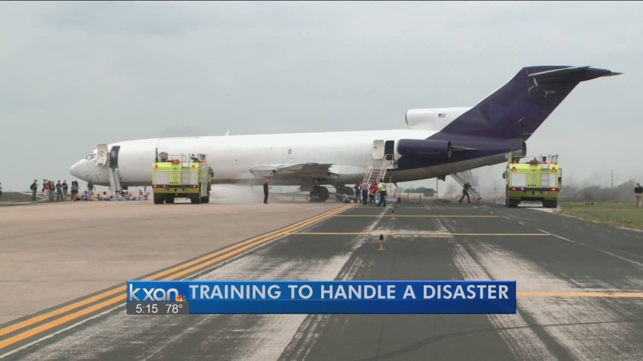 Mock plane crash helps rescue workers sharpen emergency skills - YouTube