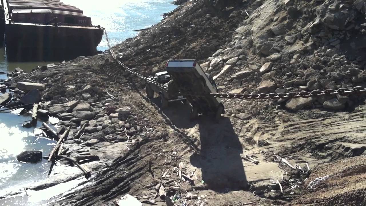 Barge Chain lifting truck - YouTube