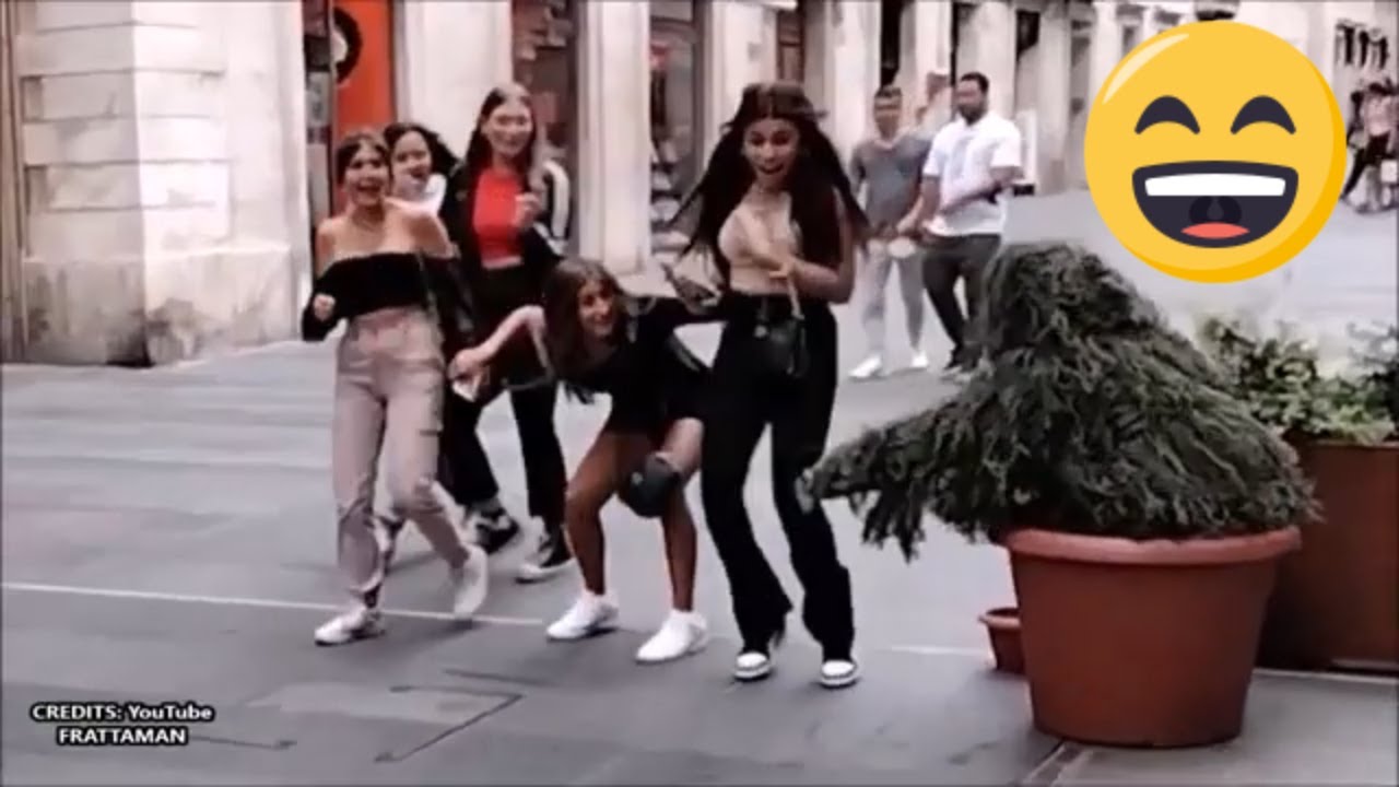 Top reactions in Italy. Bushman prank @ZoiPana - YouTube