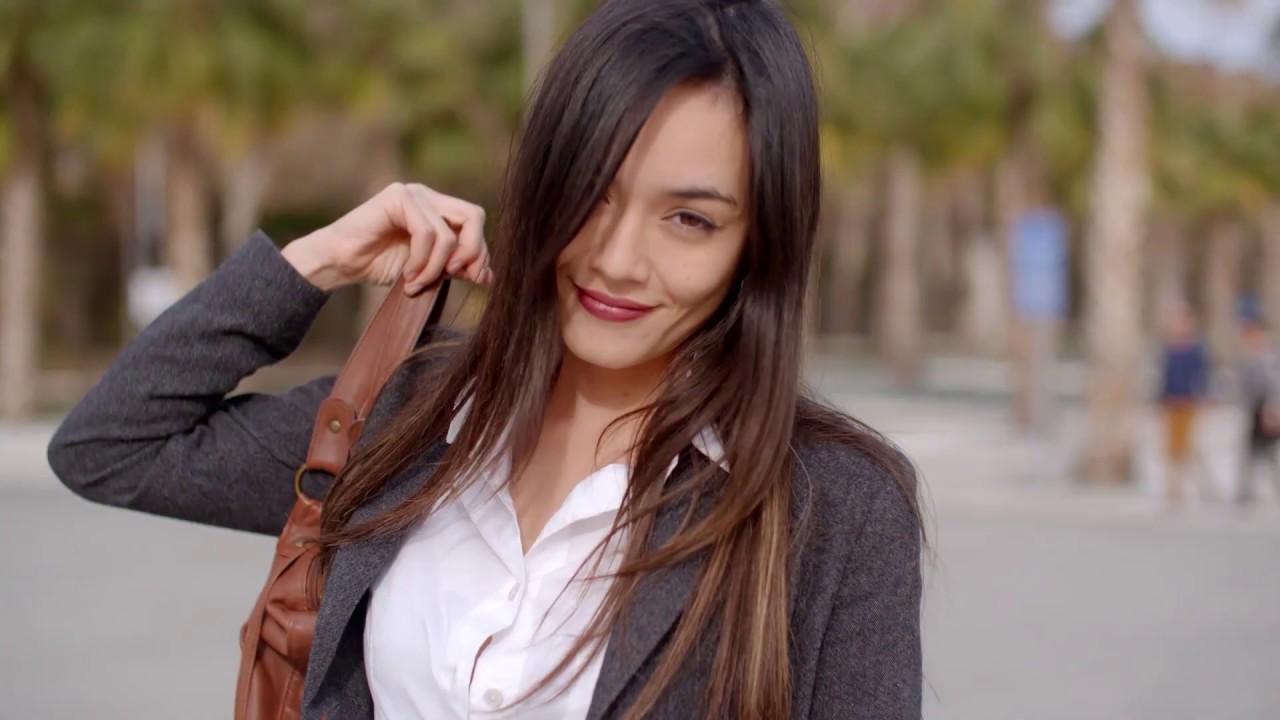 Roxana Castillo nos presenta su más reciente libro - YouTube