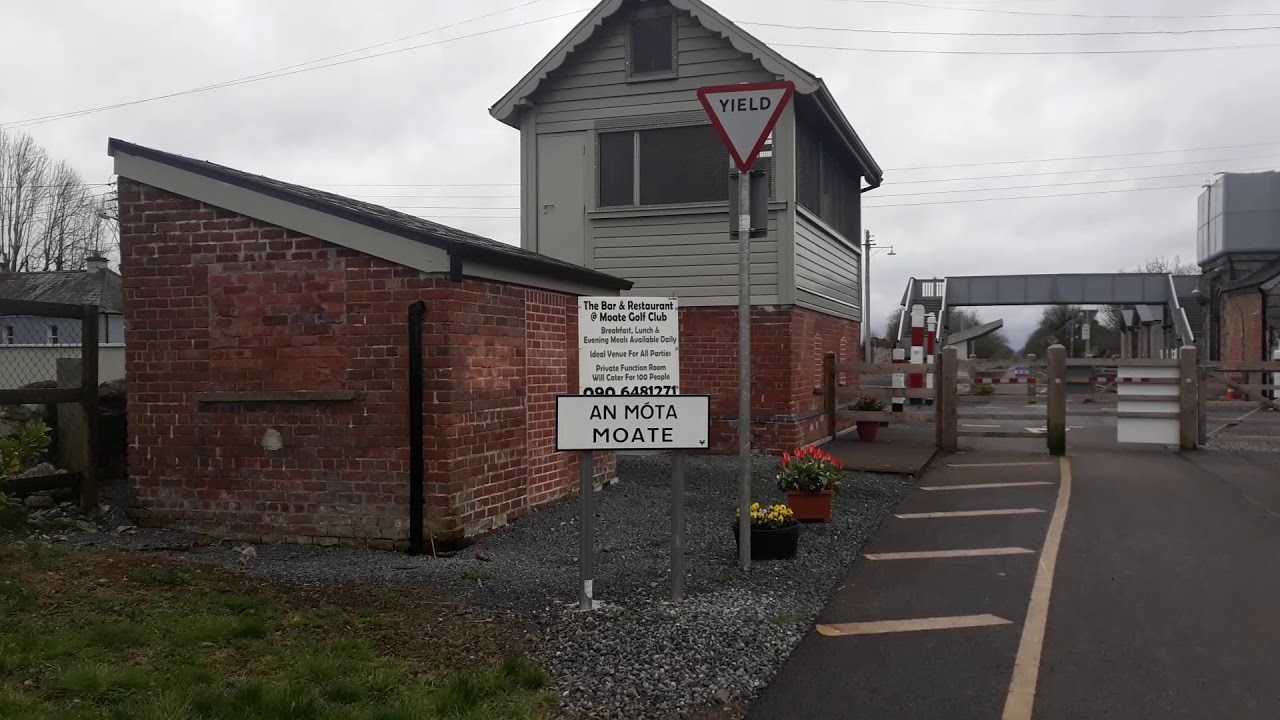 A walk along the old rail trail in Moate - YouTube