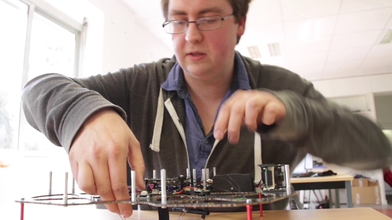 PORTRAIT D'UN INGENIEUR EN ELECTRONIQUE EMBARQUEE - YouTube