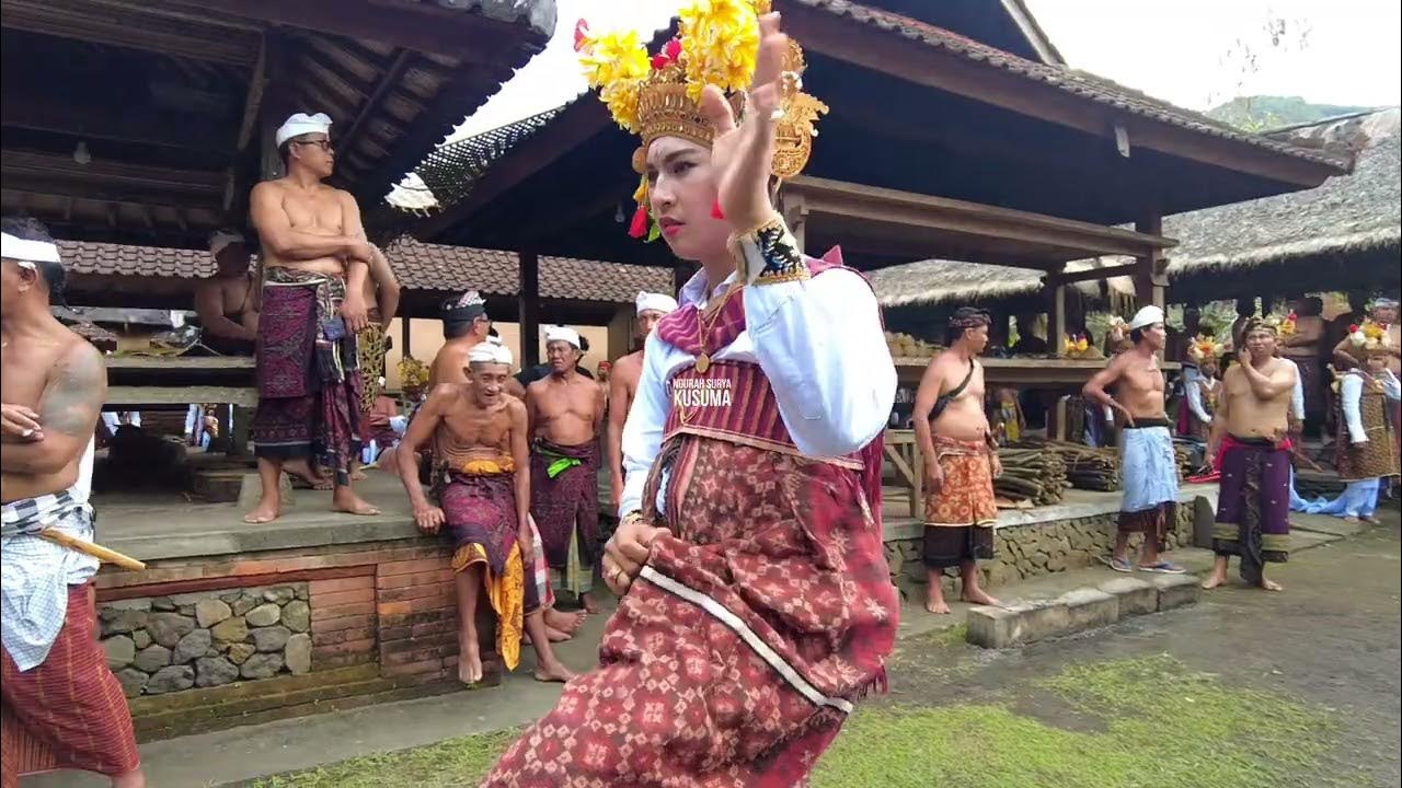 Upacara Adat Desa Tenganan Dauh Tukad Karangasem Bali - YouTube