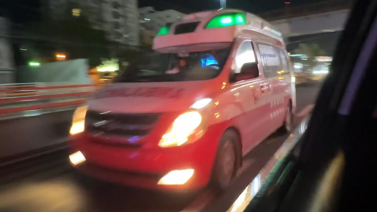 Ambulance Responding Code 3 in Santo Domingo 8/10/23 - YouTube