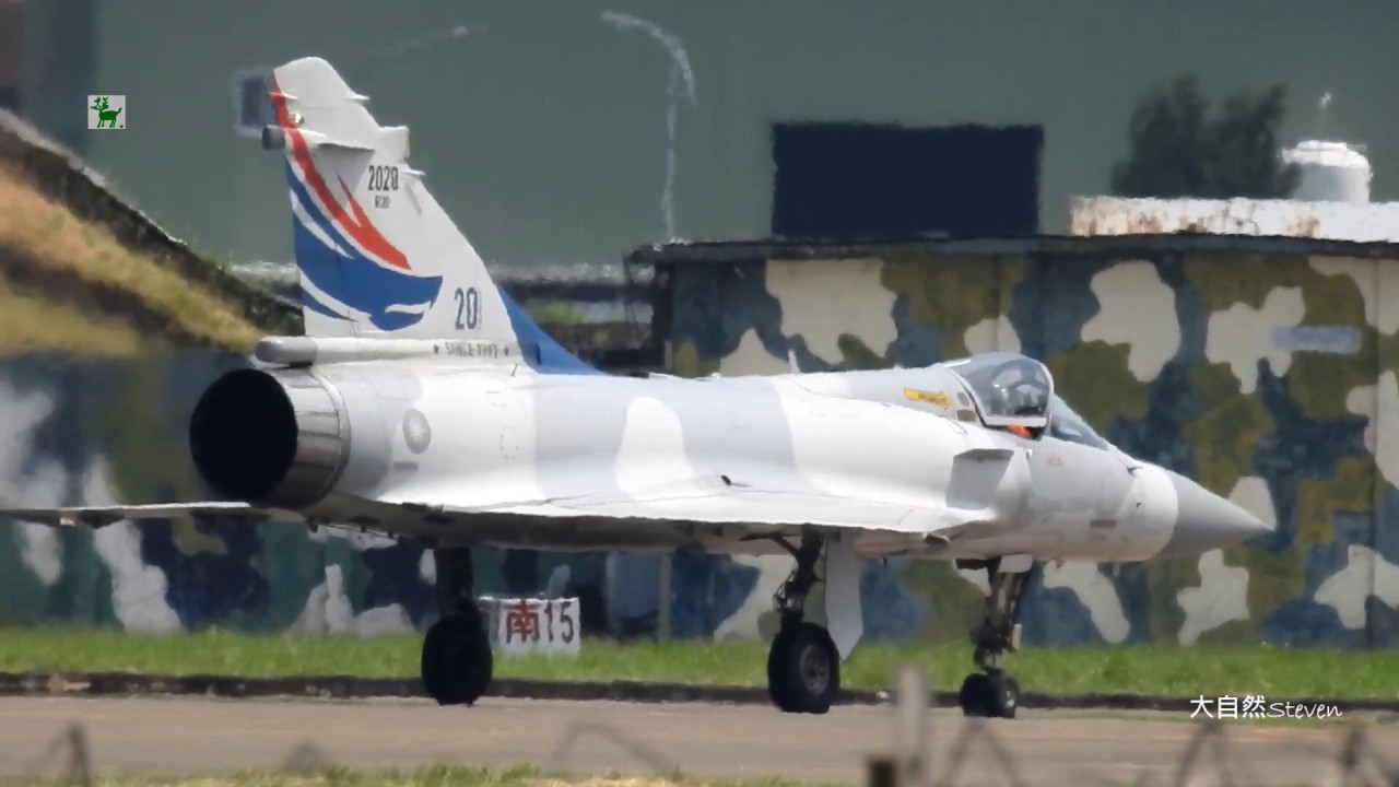 ROCAF Mirage 2000-5 fighter Jet SOLO ,Taiwan - YouTube
