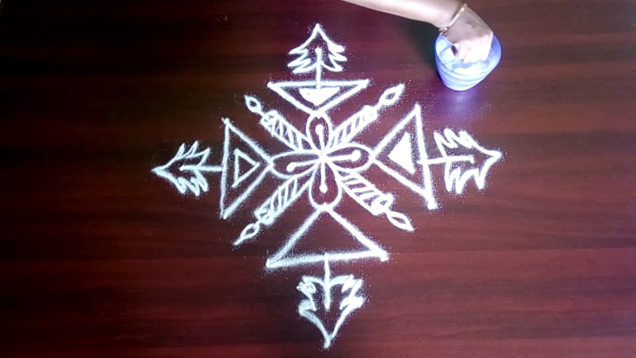 XMAS Tree Rangoli Design with 7 Dots || Christmas Tree Kolam ...