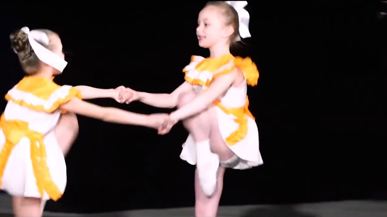 Dance on a bench/Танец На скамеечке - YouTube