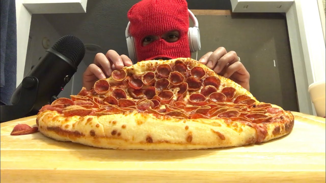 New Old World Fanceroni Pepperoni pizza 🍕 from Little Caesars Eating ...