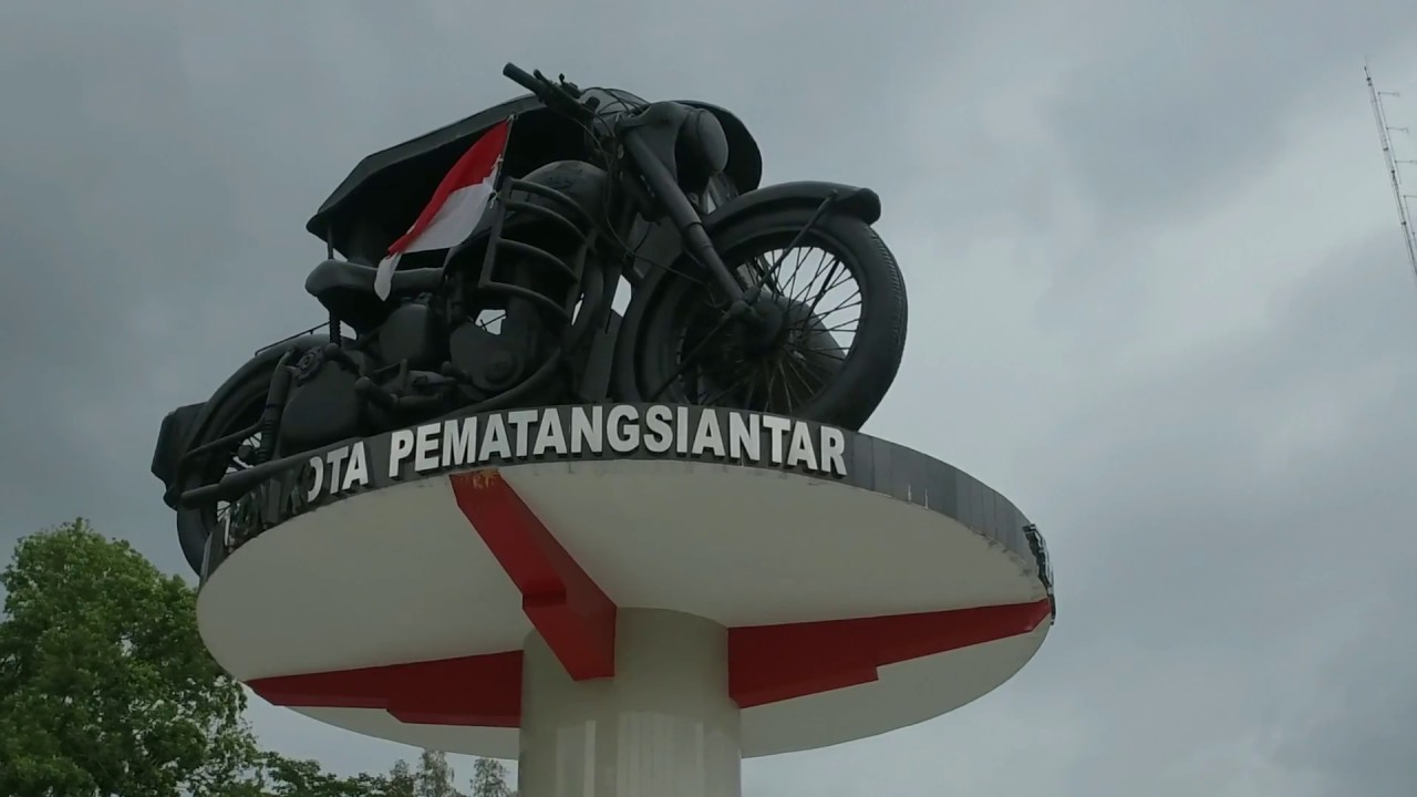 Mamak Gardam - Alvin Matondang naik BSA ( Becak Siantar Asli) - YouTube