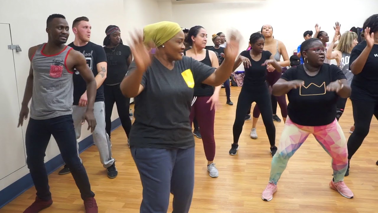 Takes Nigerian Mom To an Afrobeat Dance Class! | Vlog #28 - YouTube
