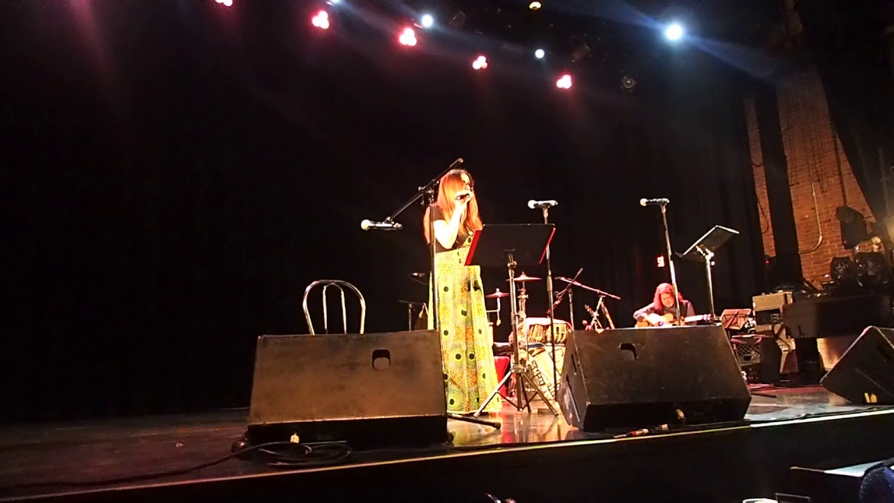 Nuit de la poésie 2018 - NORA ATALLA - YouTube