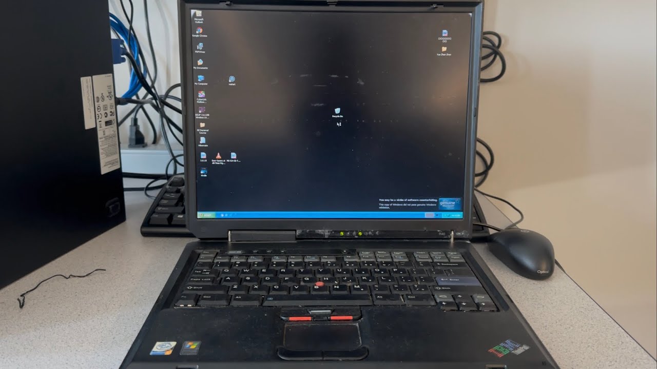 2003 IBM ThinkPad R40 laptop running Windows XP Professional SP3 - YouTube