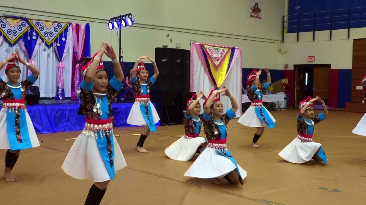 Appleton, WI - Hmong New Year 2019-2020 Pab ntxhais Paj Yeeb Ntsa sib ...