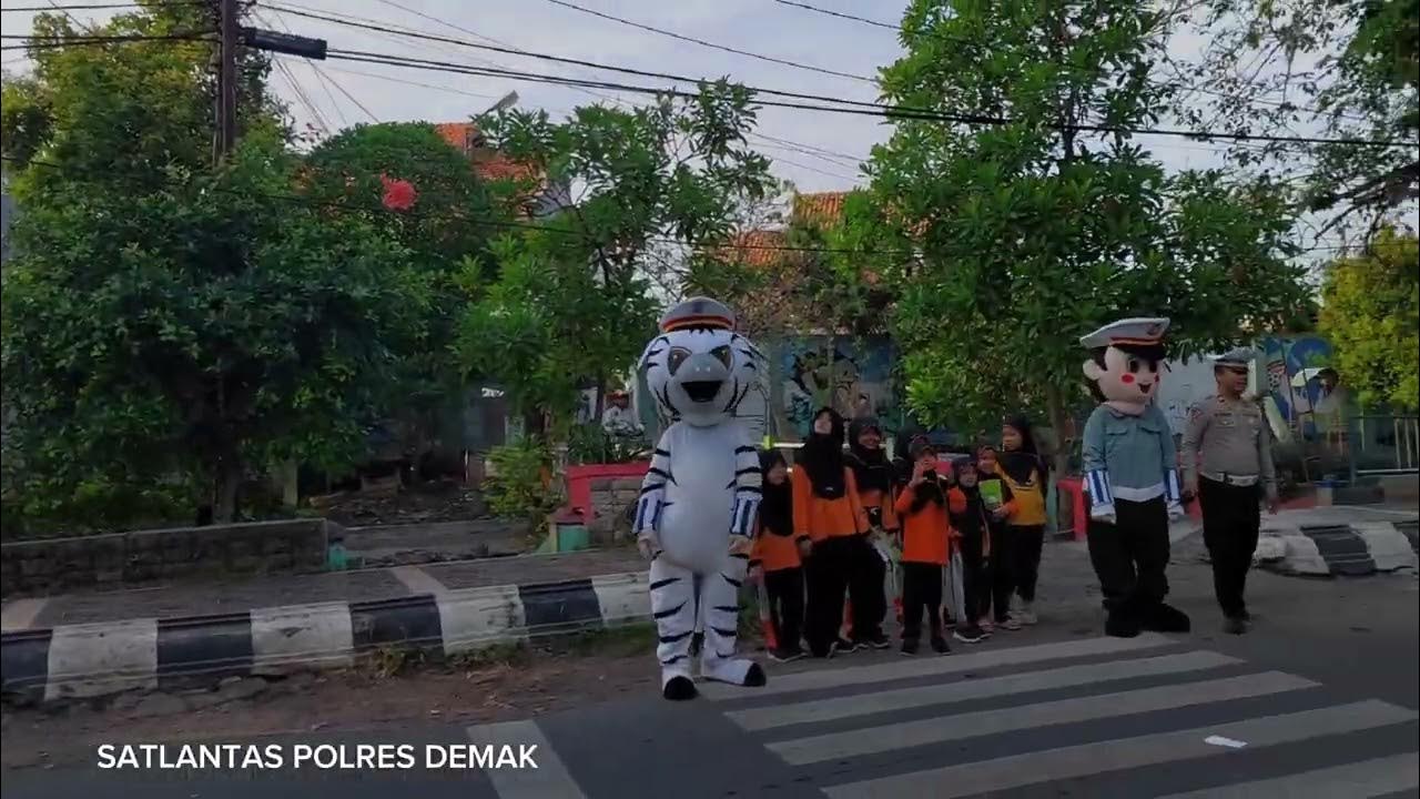 Strong Point Pagi Satlantas Polres Demak - YouTube