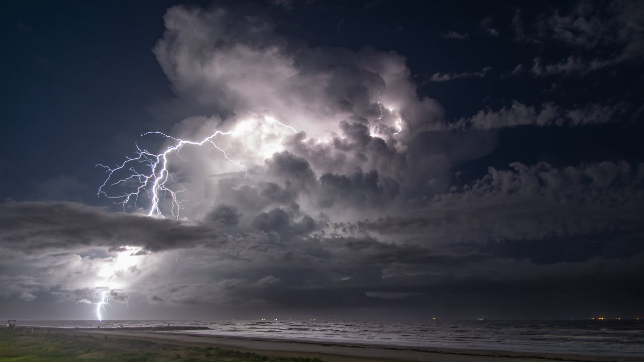Incredible Lightning Show from the Galveston Seawall // May 16, 2021 ...